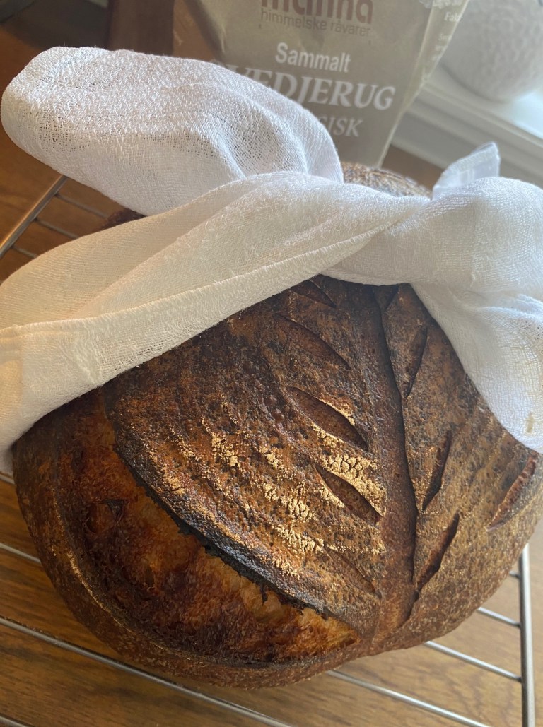 Enkelt surdeigsbrød. – HUSMORSKOLEN